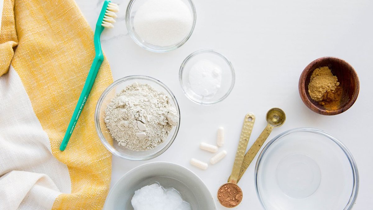 The Best and Worst Toothpaste Ingredients [Plus 2 DIY Recipes]